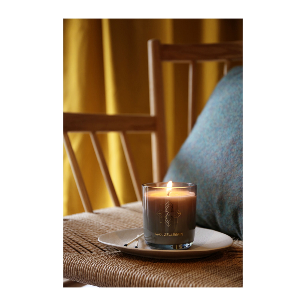 Ljus med Trälock 210g, White Pomegranate - Önska